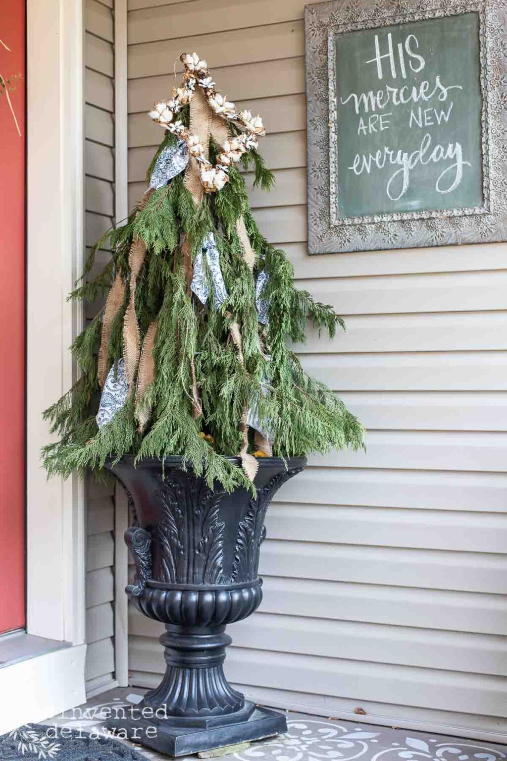 How to Make an Easy DIY Tomato Cage Christmas Tree | Reinvented Delaware