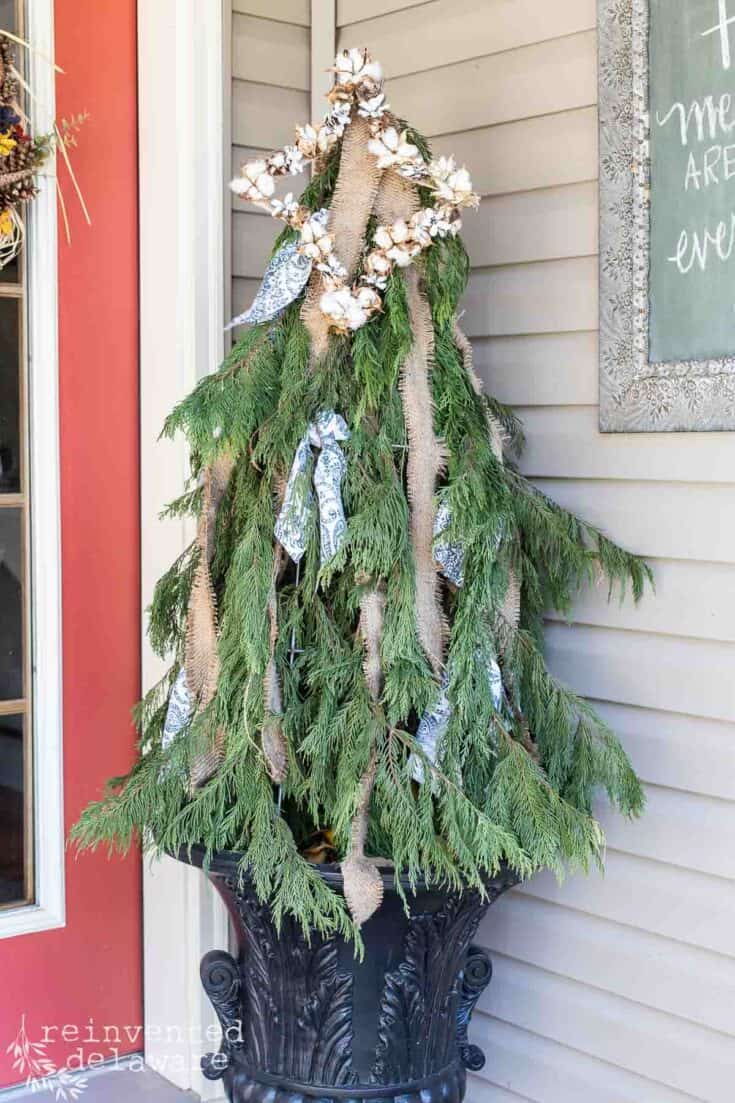 How to Make an Easy DIY Tomato Cage Christmas Tree | Reinvented Delaware